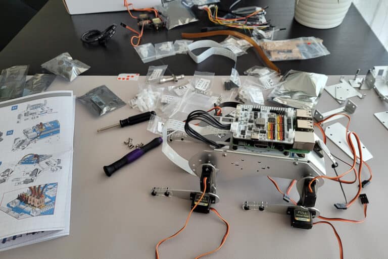 The 10 Best Raspberry Pi Robot Kits for Beginners in 2025 – RaspberryTips